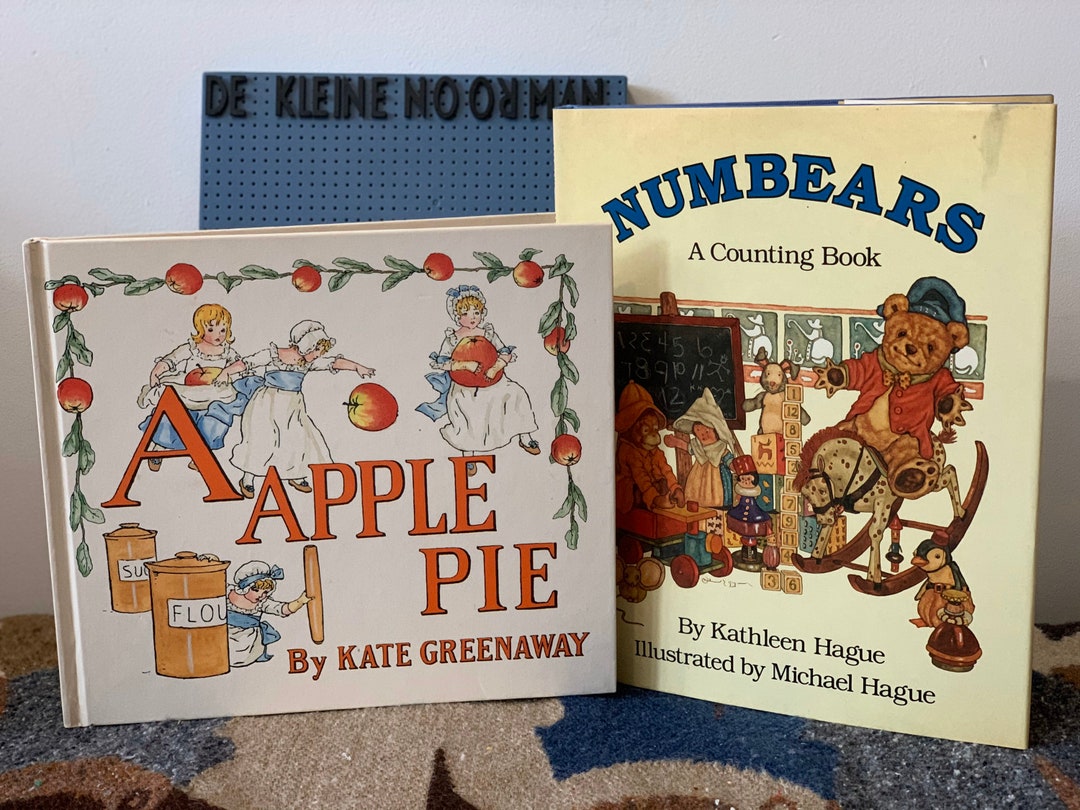 Set Van Twee Boeken - A Apple Pie - Alfabetboek Van Kate Greenaway ...