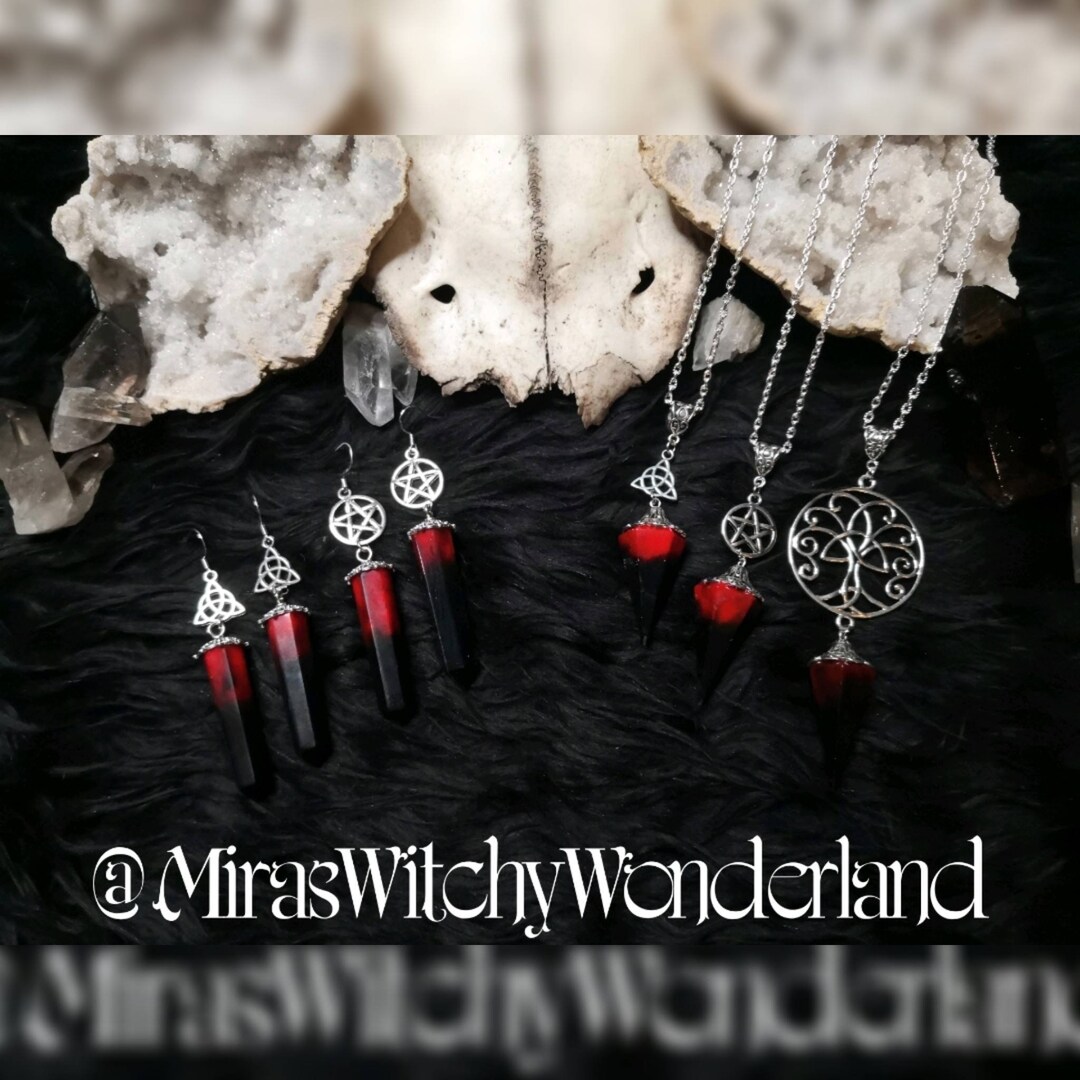 Lebensbaum Pendulum Chain Obelisk Earrings Red-black Witch - Etsy