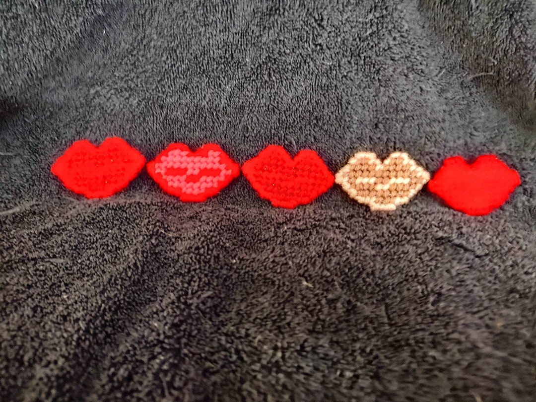 Luscious! It's All Pretty. Pucker Up, Kiss Your Loved Ones! Plastic ...