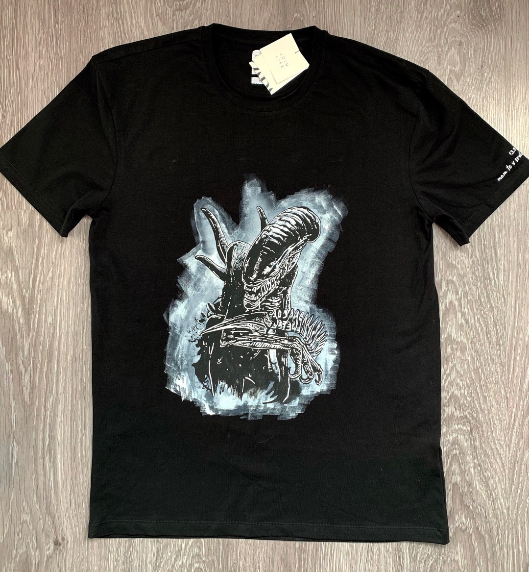 Alien 1979 Custom Hand Painted T-shirt Aliens Ridley Scott Movie Alien ...