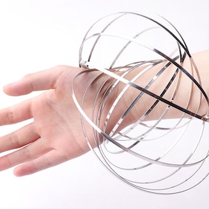 Flow Rings Rainbow/silver Kinetic Ring Spring Arm Slinky Flow Ring Toy ...