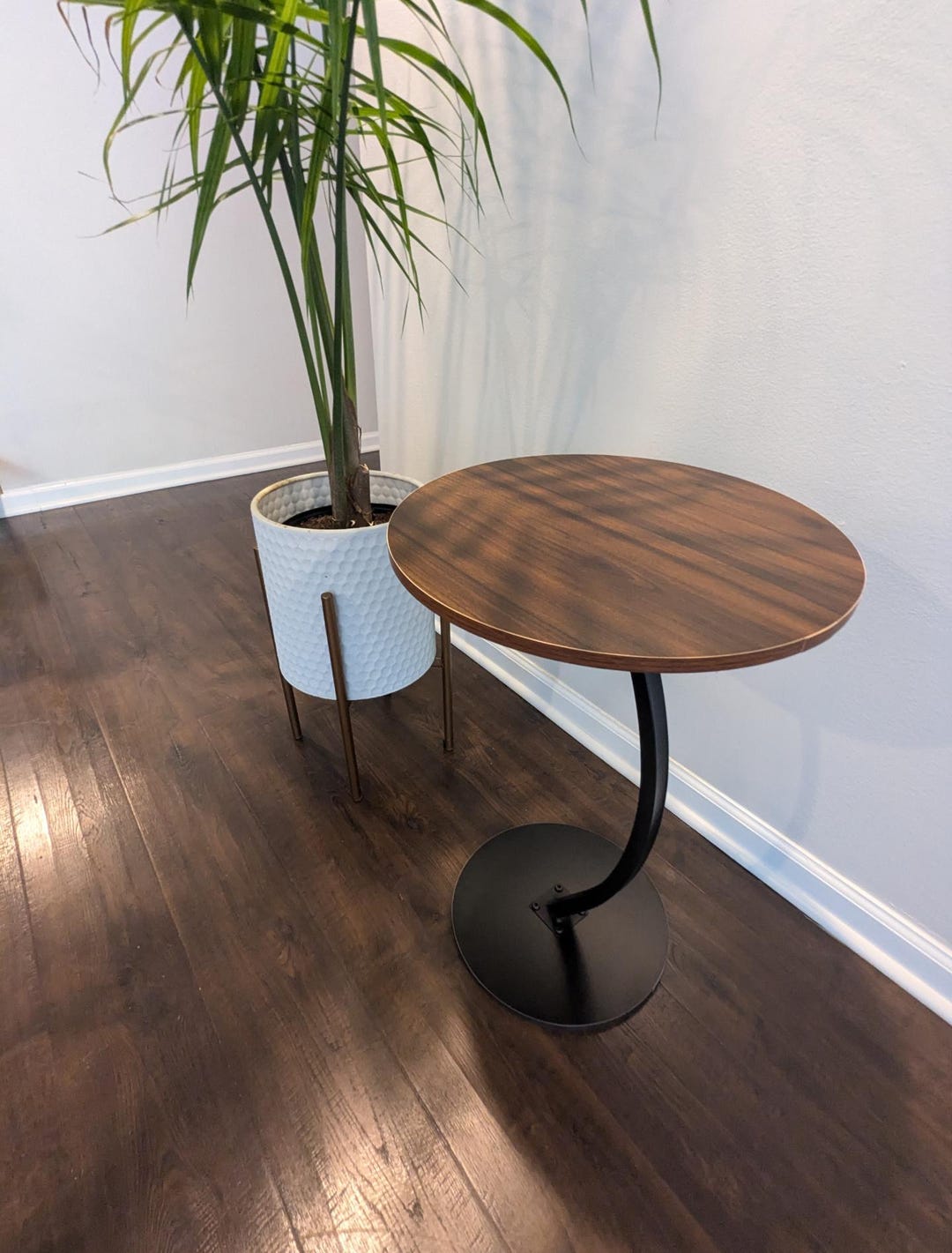 Round C Shaped Side Table for Couch - Round Side Table for Laptop ...