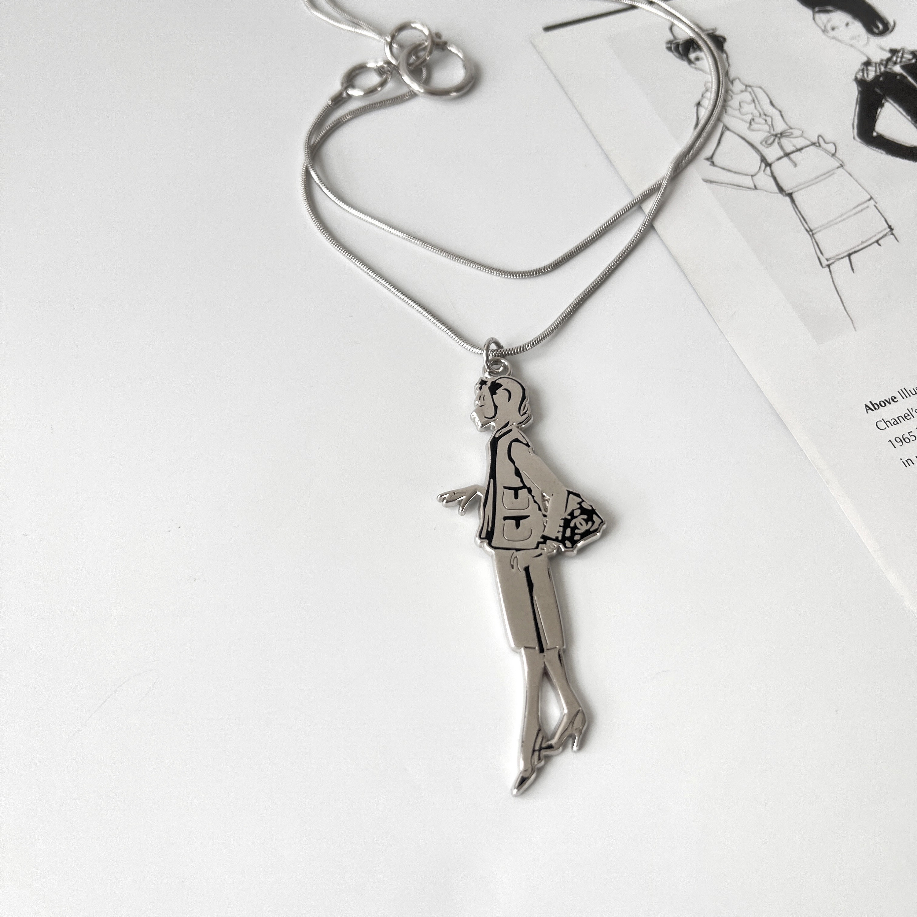 Coco chanel necklace silver store