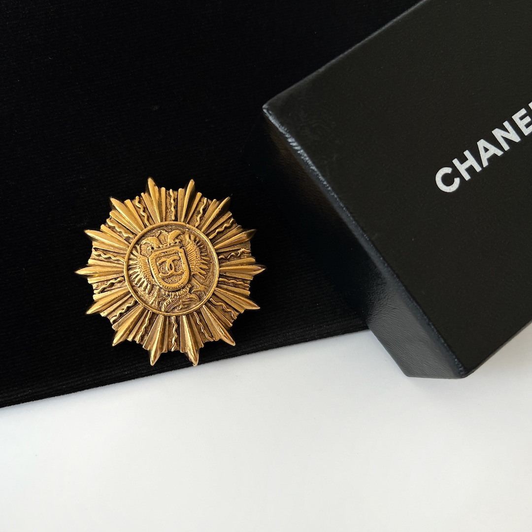 CHANEL Vintage Medal Logo Pin/brooch - Etsy