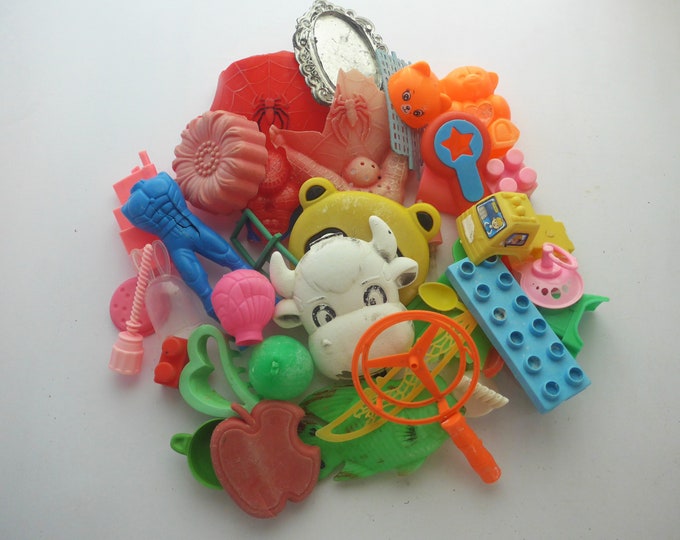 Beach Plastic Toy Trash-medium Size Toy Plastic Finds-bulk Lot Recycled ...