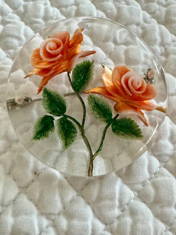 Vintage lucite flower brooch/Resin dried Flower broo… - Gem