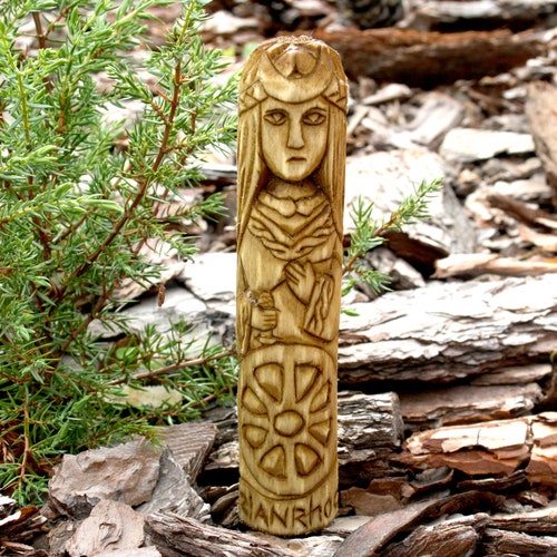 Goddess CERRIDWEN. Celtic Goddess. Wooden Statue Cerridwen. - Etsy
