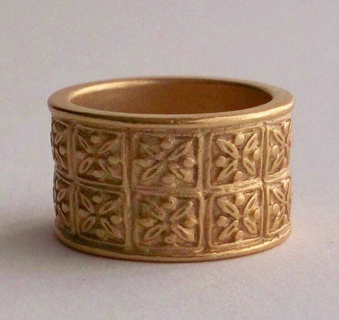 Napier Ring Thick Gold Tone Ring With Panel Flower Motif T2 - Etsy
