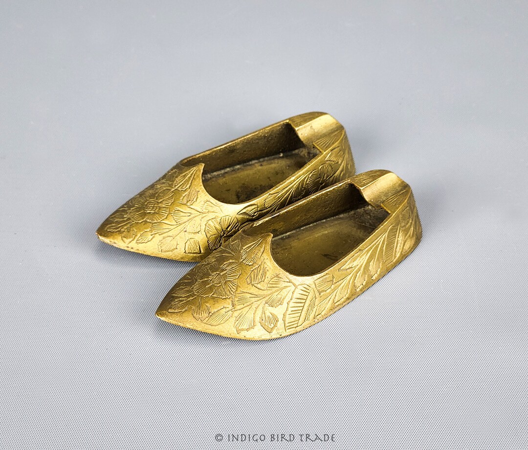 Pair of Vintage Brass Aladdin Arabian Design Shoe Ashtray Set | Gold ...