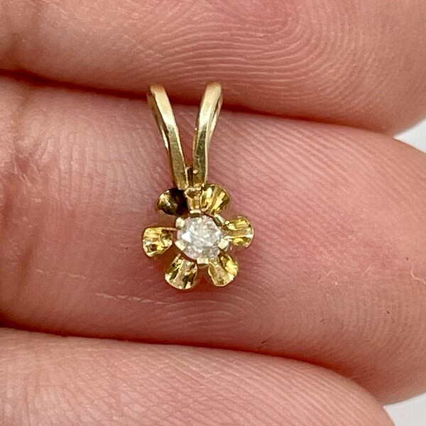 Buttercup Pendant - Etsy