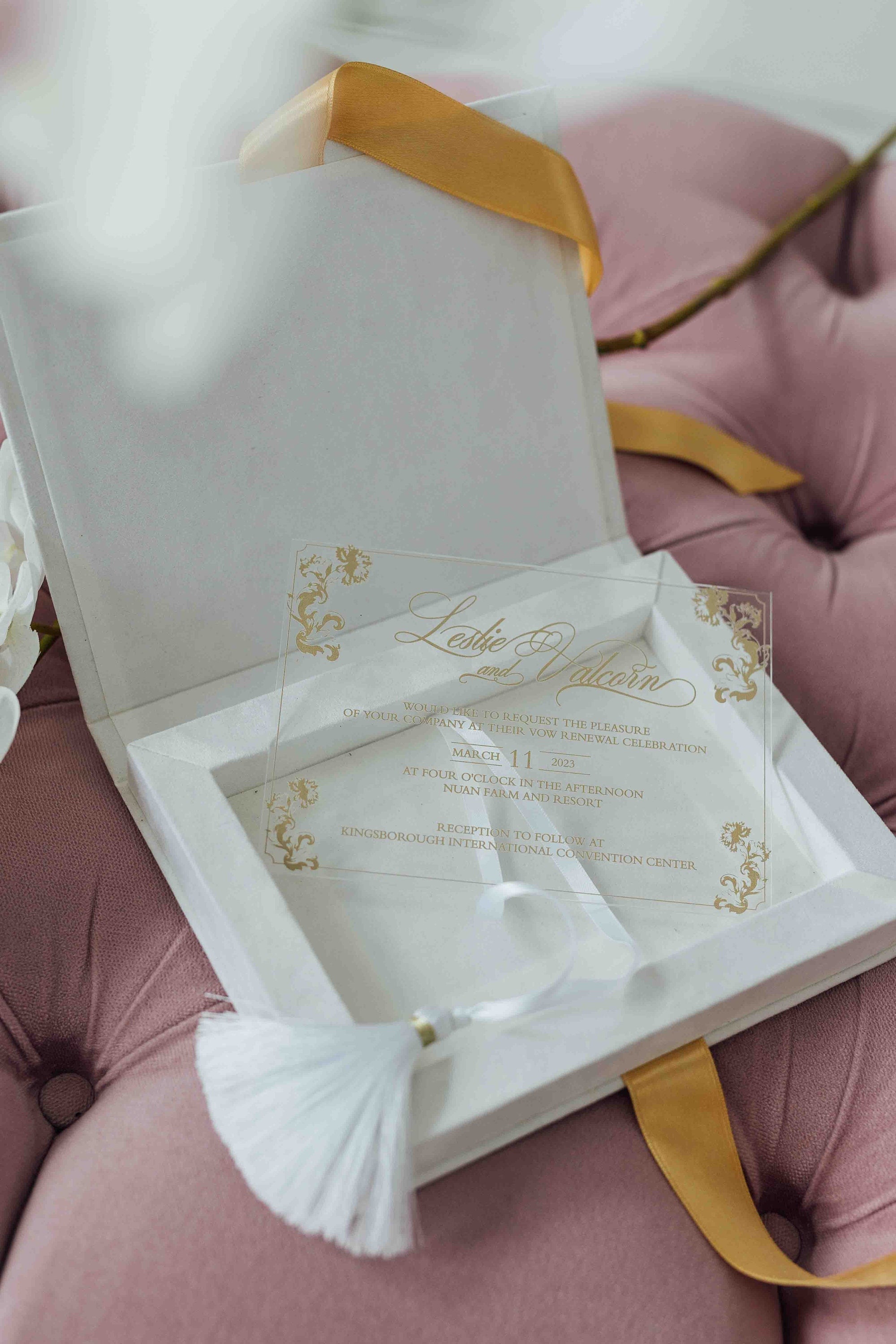 Luxury Crystal White Velvet Wedding Invitation Box Suede | Acrylic ...