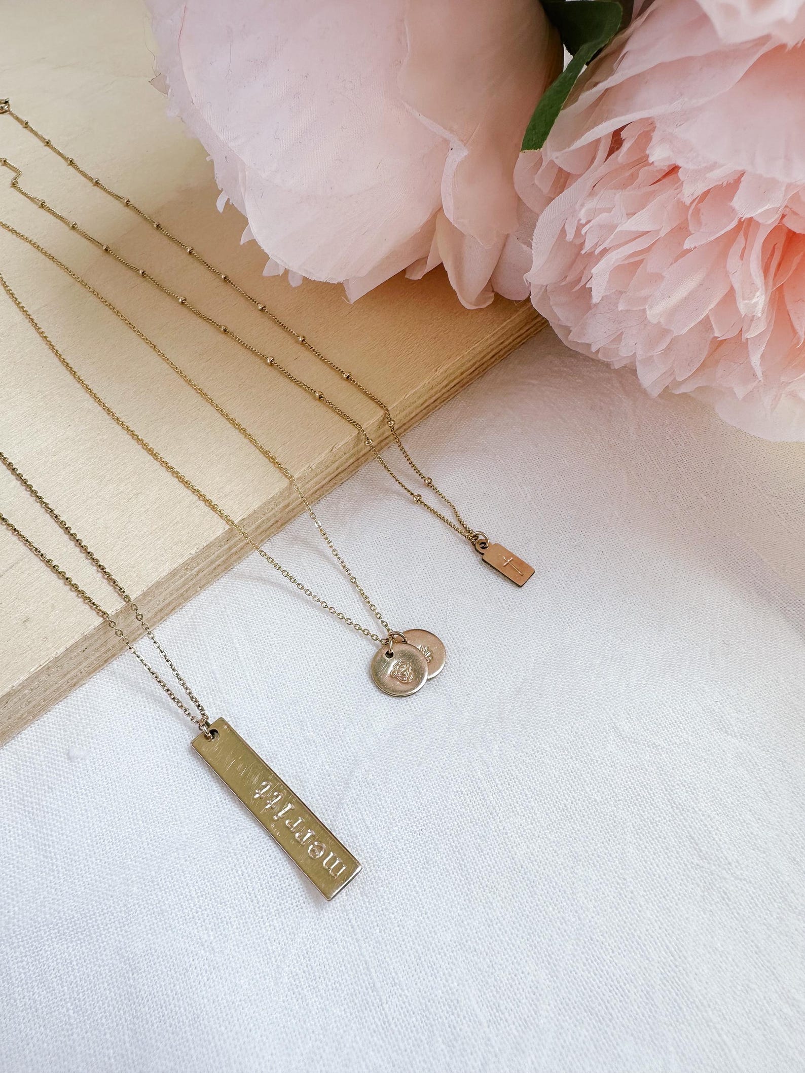 Personalized Birth Flower Necklace – Gold Custom Pendant With Birth ...