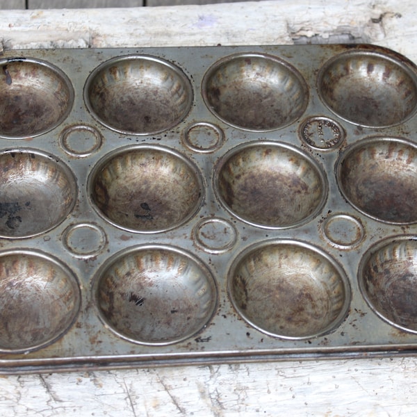 Antique Baking Pan - Etsy