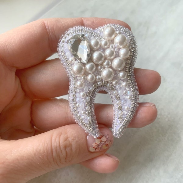 Snow White Brooch - Etsy