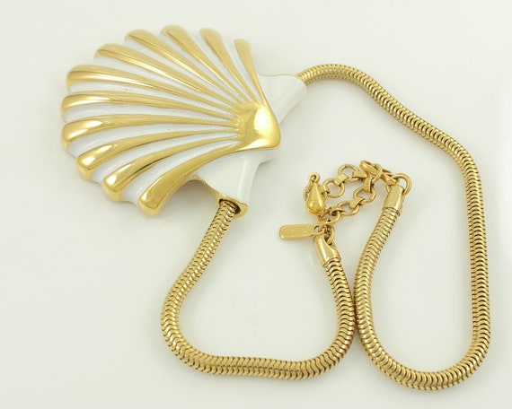 Vintage 1960s Monet White Enamel Scallop Shell Neckla… - Gem