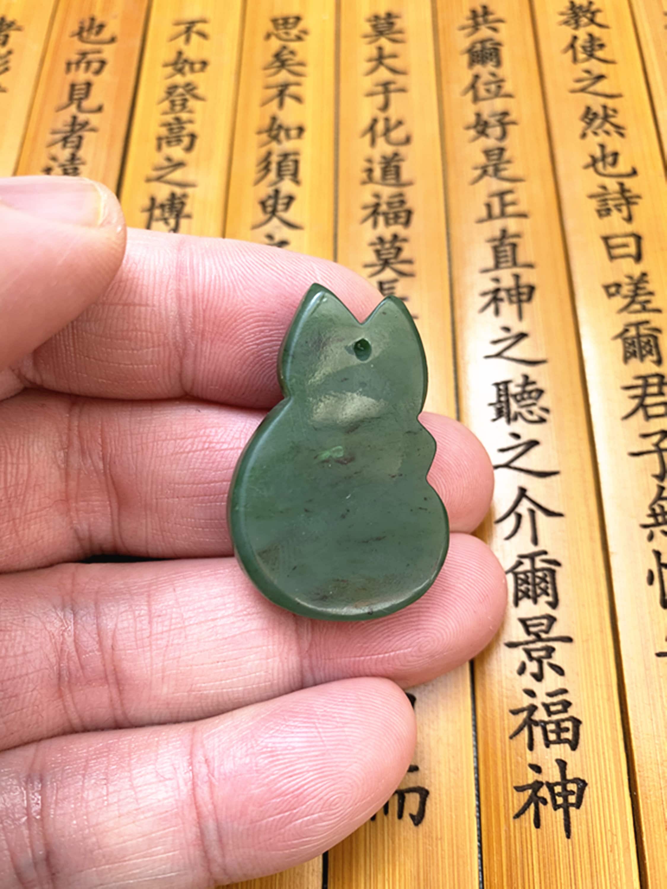 Le renard vert vert normal de pierre de jade grave des pendentifs ...