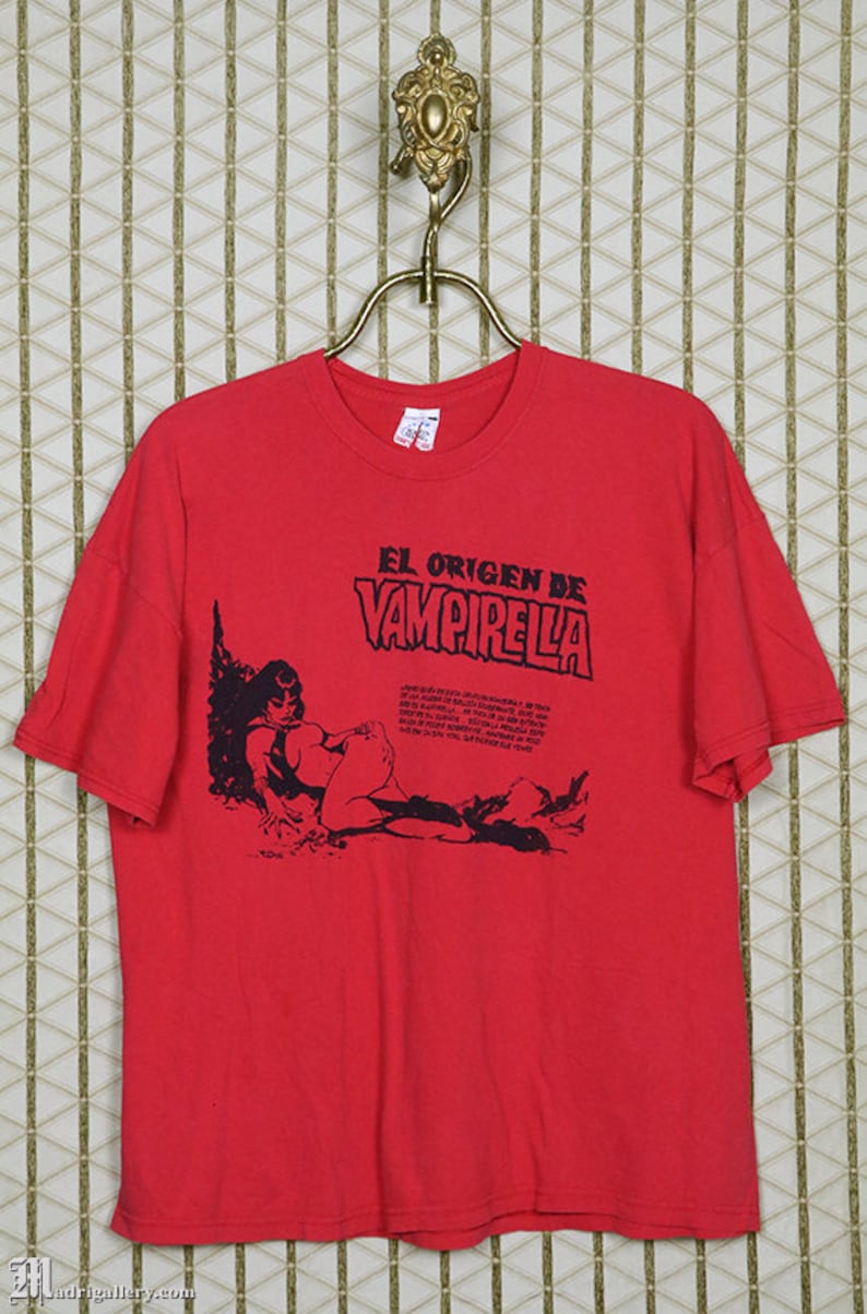 Vampirella T-shirt 1980s Vintage Rare Red Screen Stars Tee - Etsy