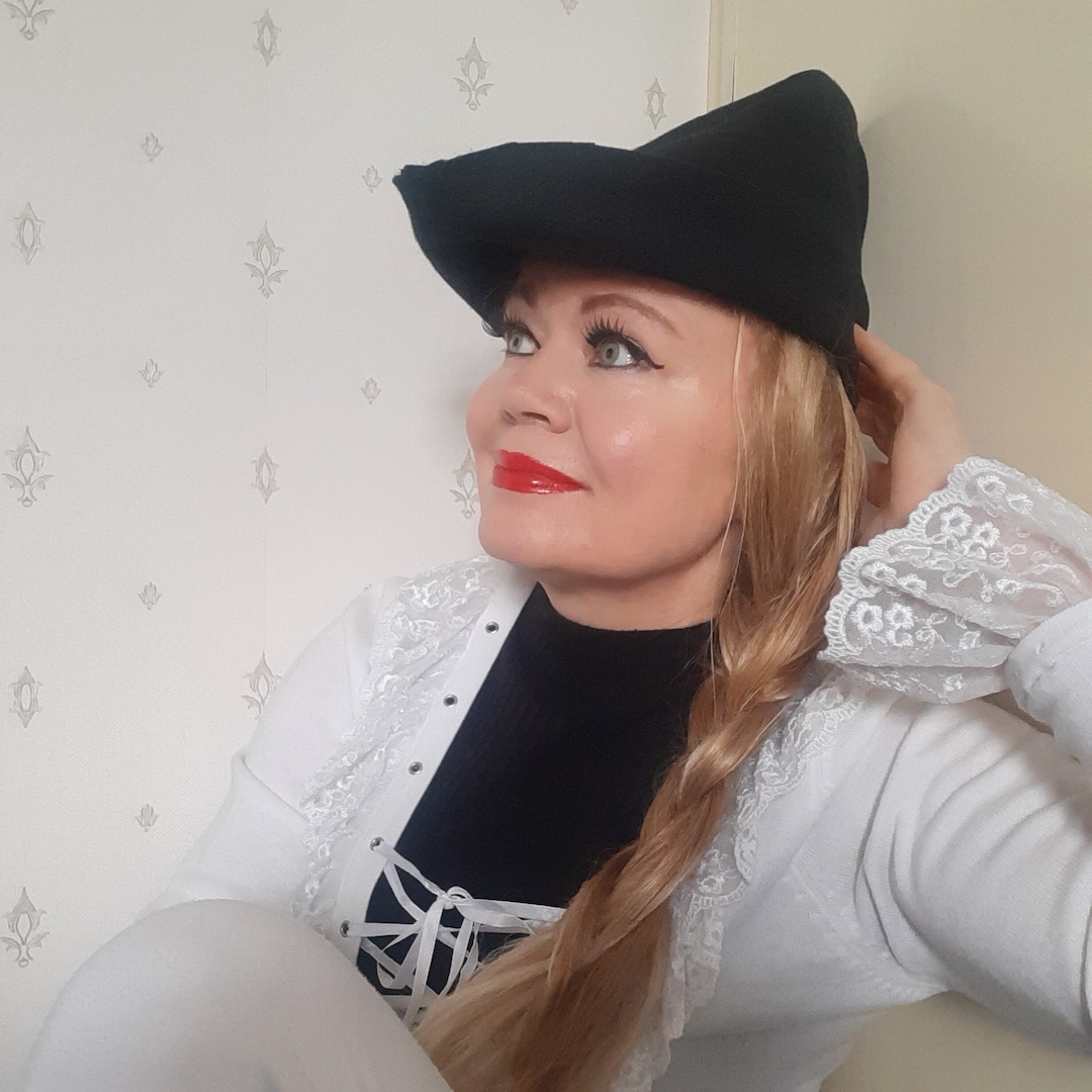 Black Pointed Medieval Archer Hat Robin Hood Peasant Fancy Dress ...