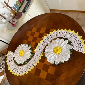 Daisy Flowers 3D Crochet Table Runner, Table Runner Crochet, Daisy ...