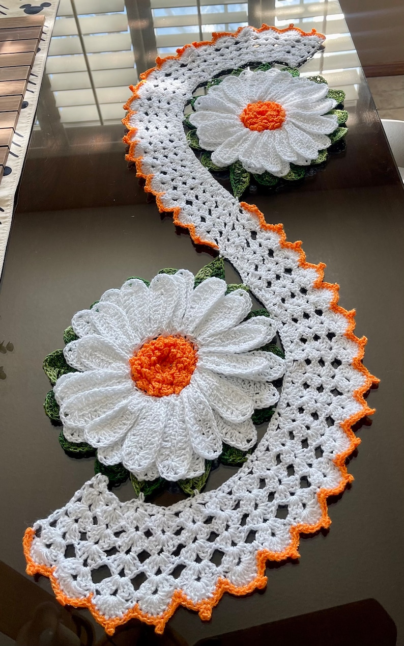 3D Crochet Daisy Flower Table Runner - Handmade Brisa Yarn - Etsy