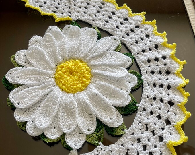 Daisy Flowers 3D Crochet Table Runner, Table Runner Crochet, Daisy ...