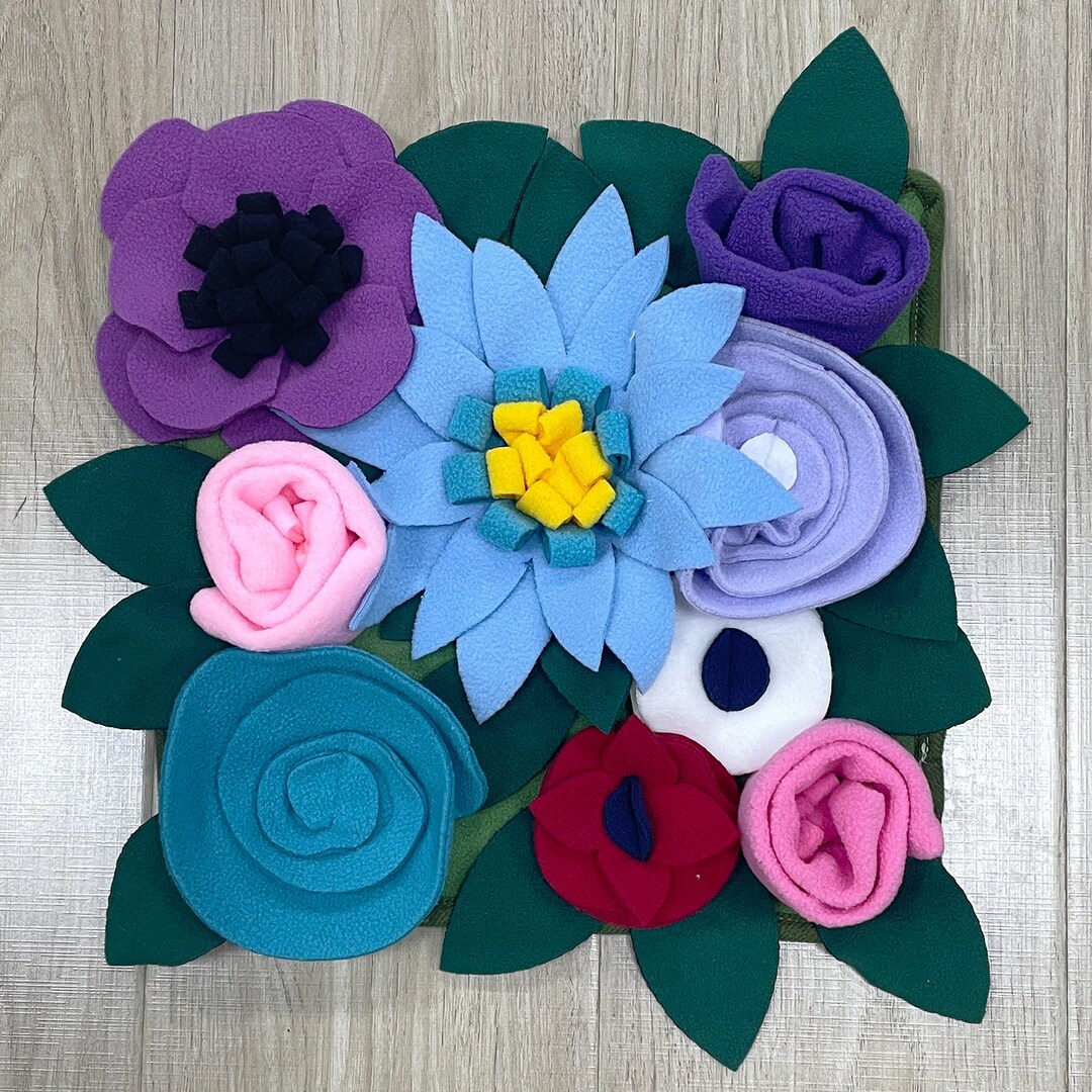 Small Animal Foraging Mat , Cute Flower Toy Feeding Mat Bedding Cage ...