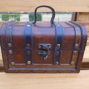Chest Wood Chest Vinatage Box Old Box Wood Jewel Box Gift Ornament ...