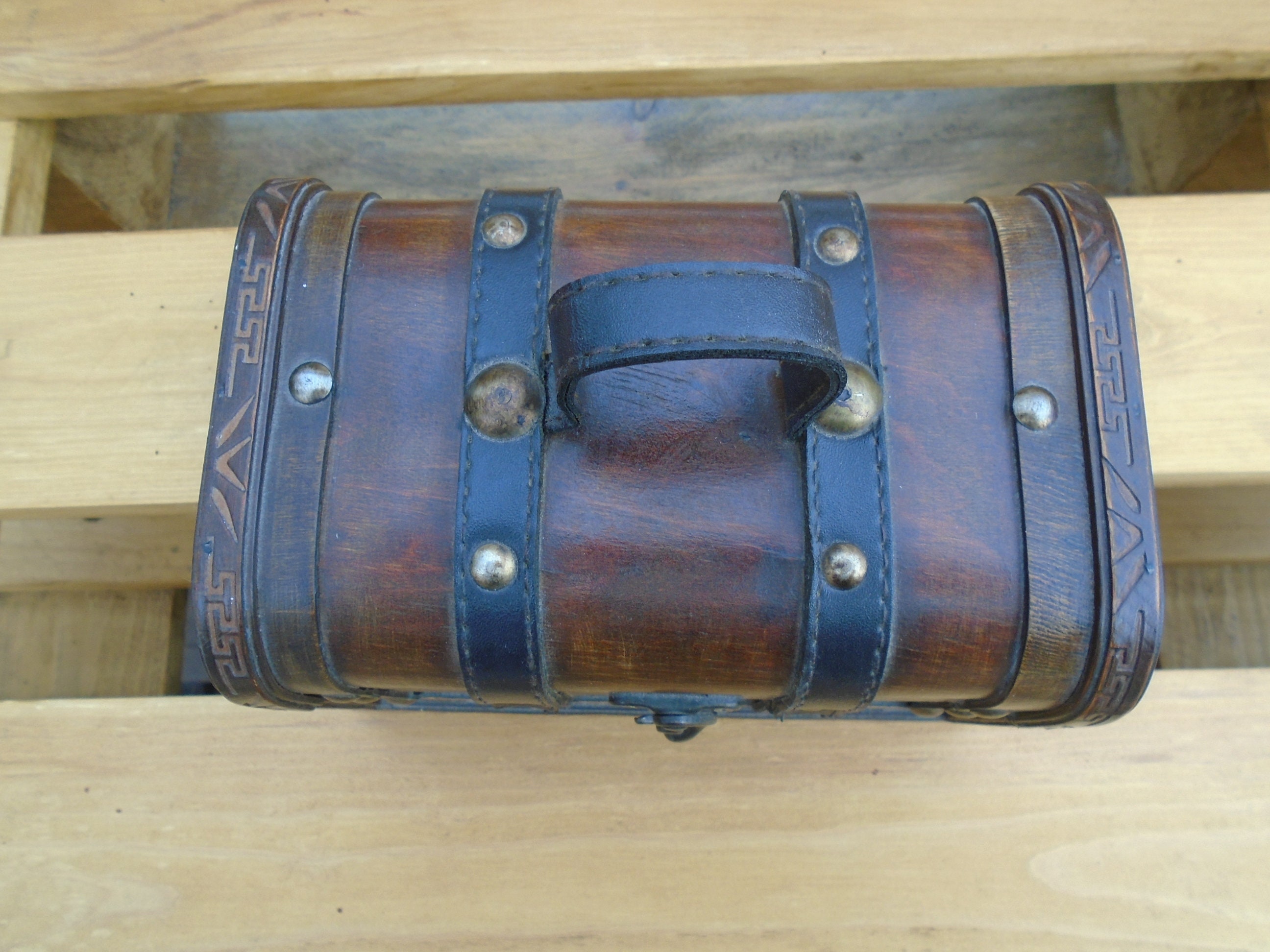 Chest Wood Chest Vinatage Box Old Box Wood Jewel Box Gift Ornament ...