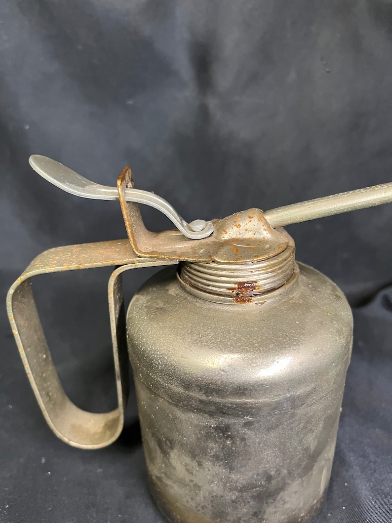 SALE! Antique /vintage 1940s Metal Tin USABLE & UNUSED Thump Push Oil ...