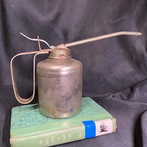 SALE! Antique /vintage 1940s Metal Tin USABLE & UNUSED Thump Push Oil ...