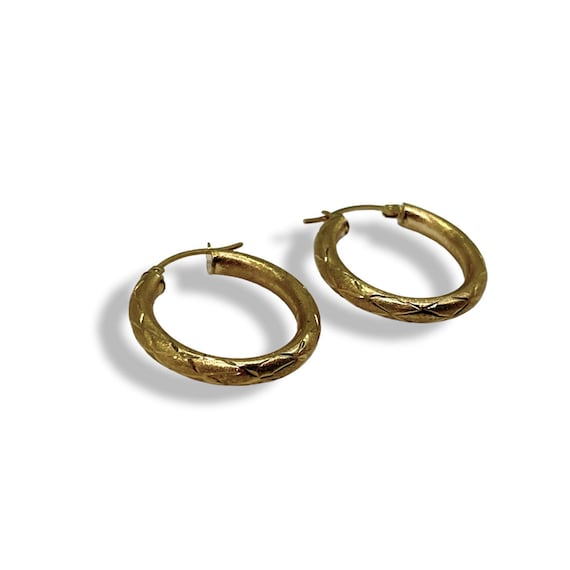 14k Gold Diamond-Cut Texture 1 Inch Hoop Earrings - Gem