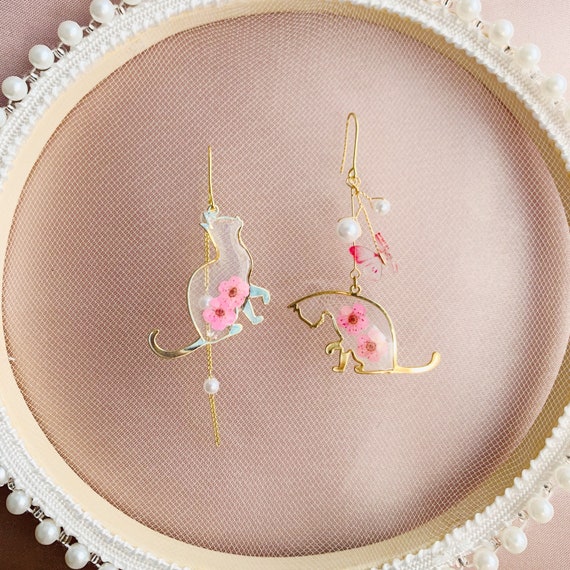 Mismatched Clear Resin Filled Cats With Resin Pressed Pink - Etsy