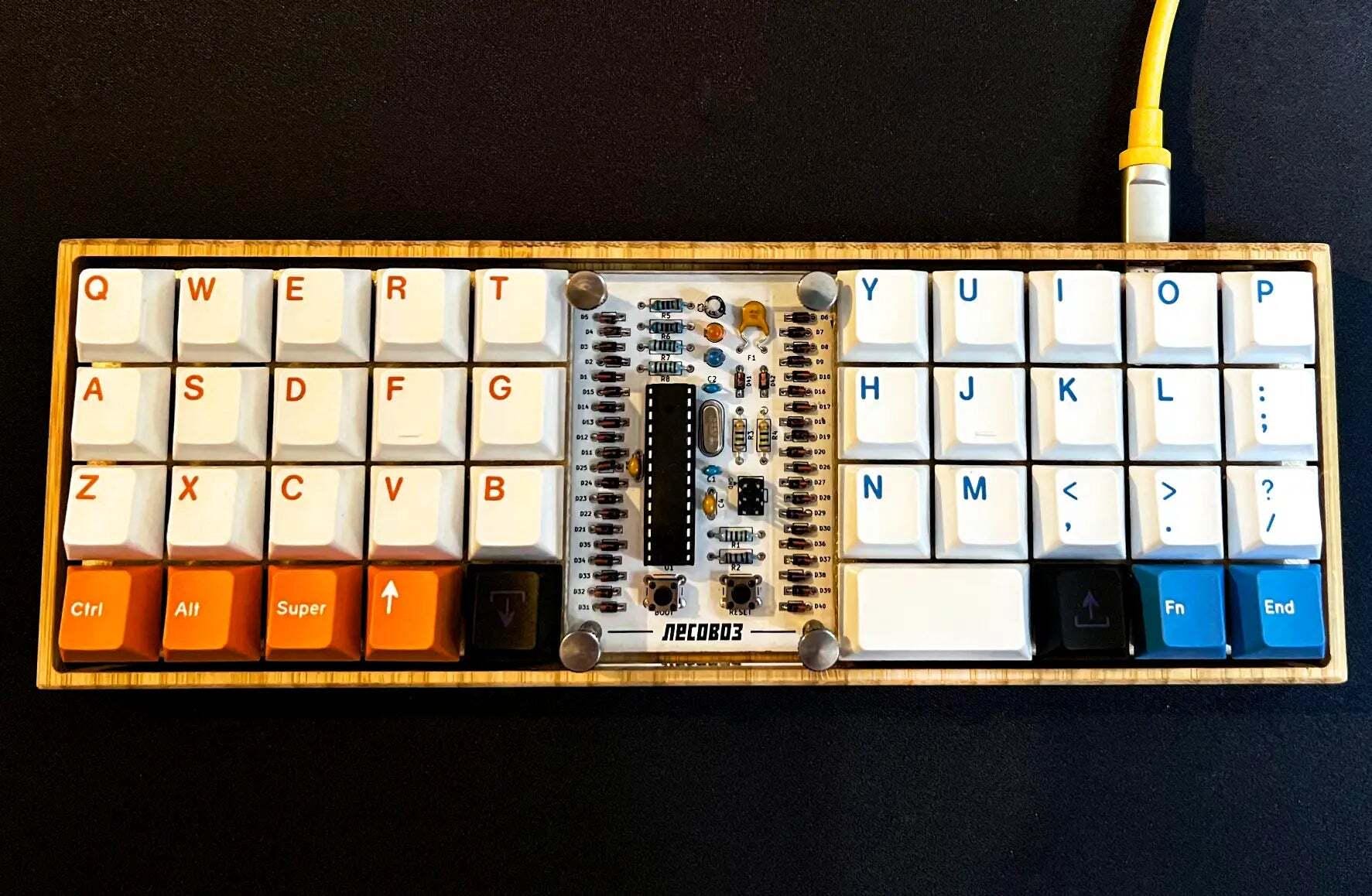 Handcrafted Bamboo Case for Minivan / Lesovoz Keyboards - Dark Wood ...