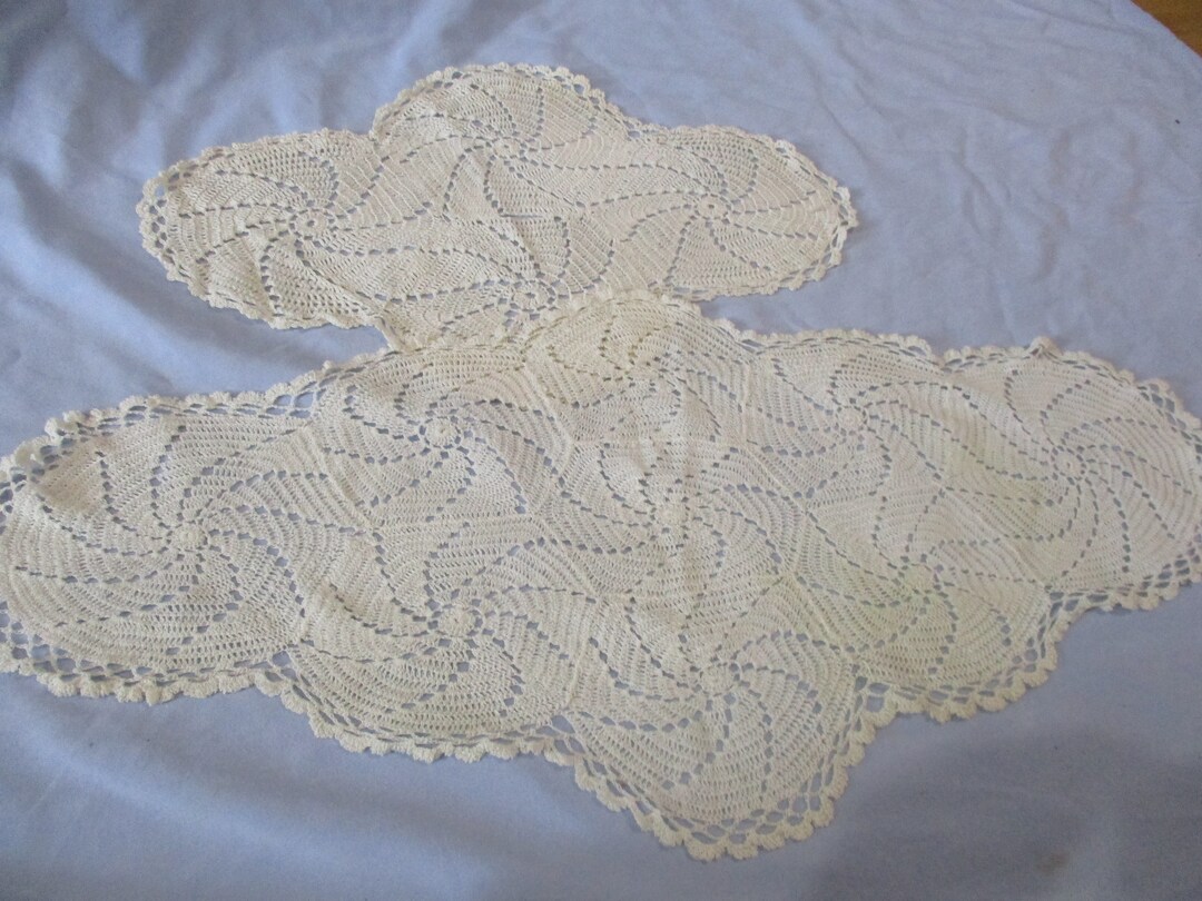 Vintage Crocheted Dresser Doilies - Etsy.de