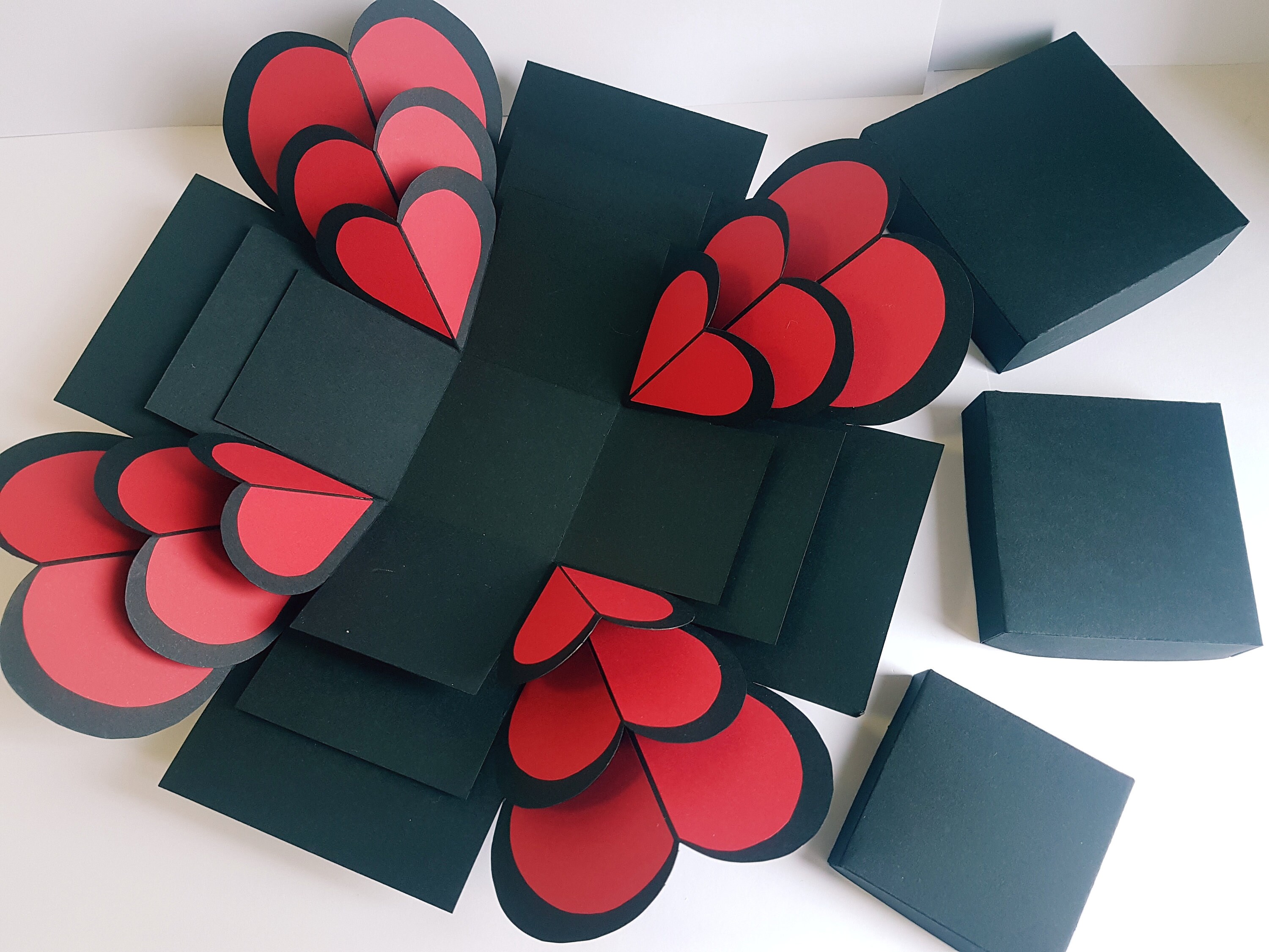 Paper & Party Supplies 3 layers Explosion box black and red etna.com.pe