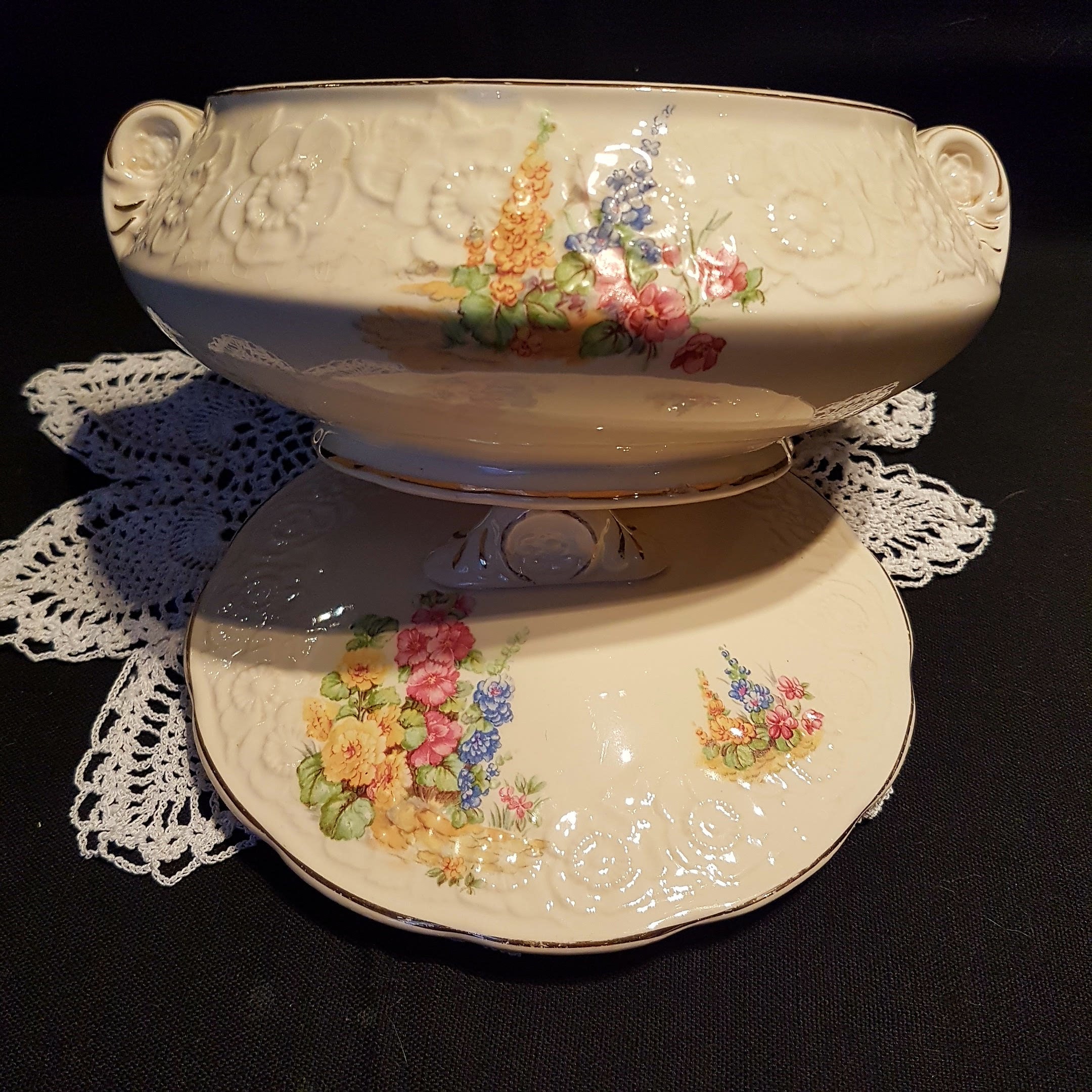 Sovereign Potters Canada HOLLY HOCK Covered Vegetable, Lidded Serving ...