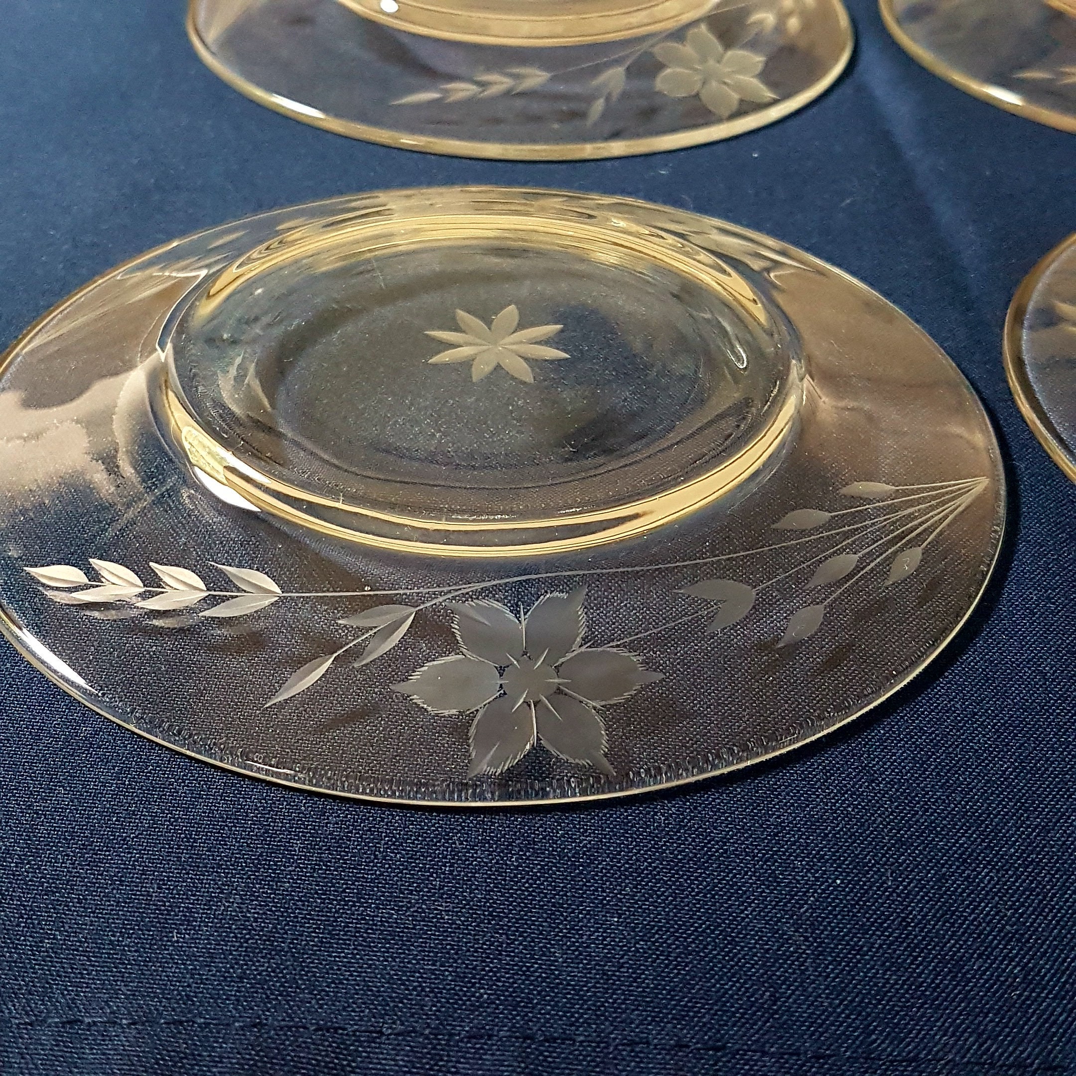 Set of 4 Clear Glass Side Plates, Etched Flowers, Leaves, Star, Dessert ... Set of 4 Clear Glass Side Plates, Etched Flowers, Leaves, Star, Dessert ...