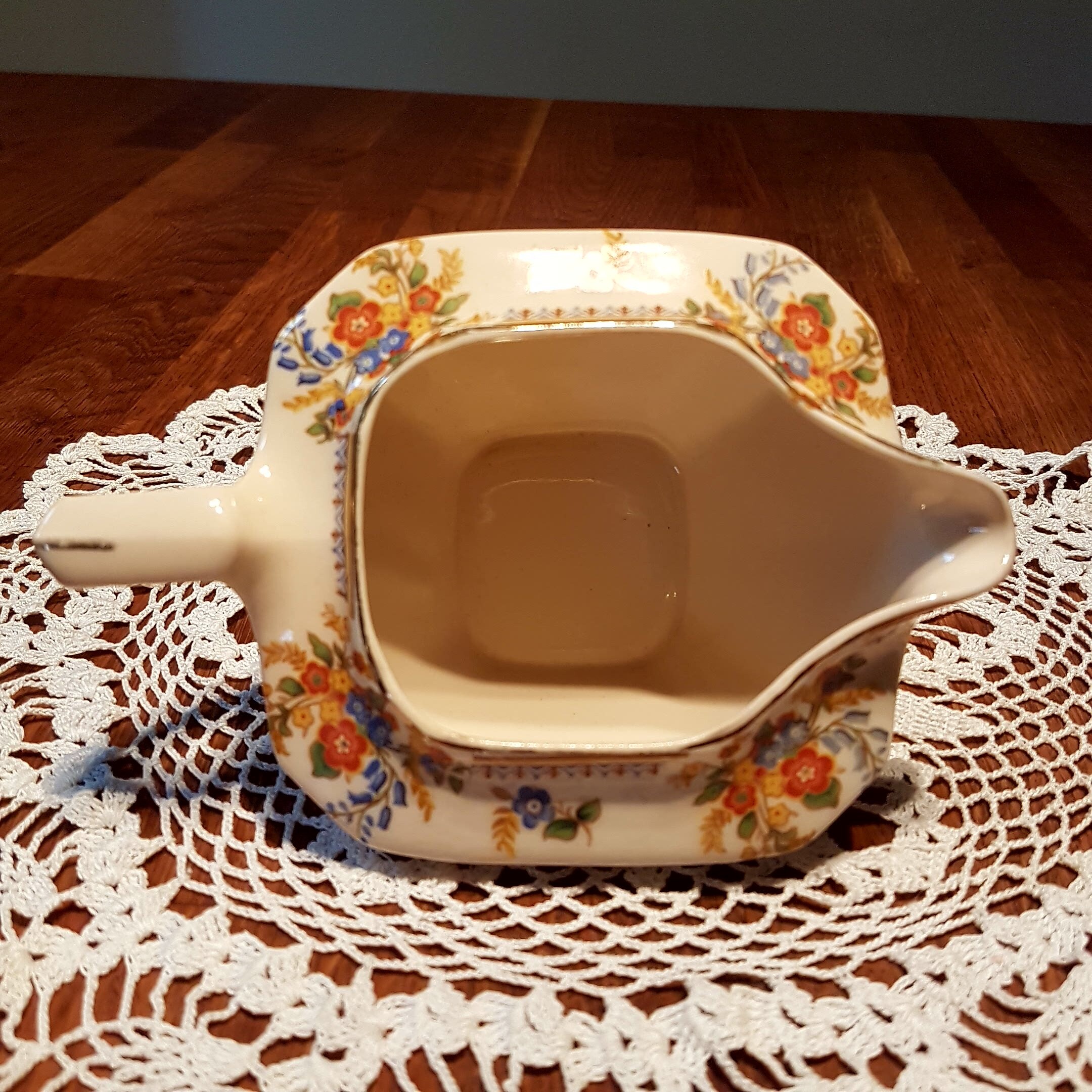 John Maddock & Sons / Royal Ivory in the ROYAL CAMERONIAN pattern ...