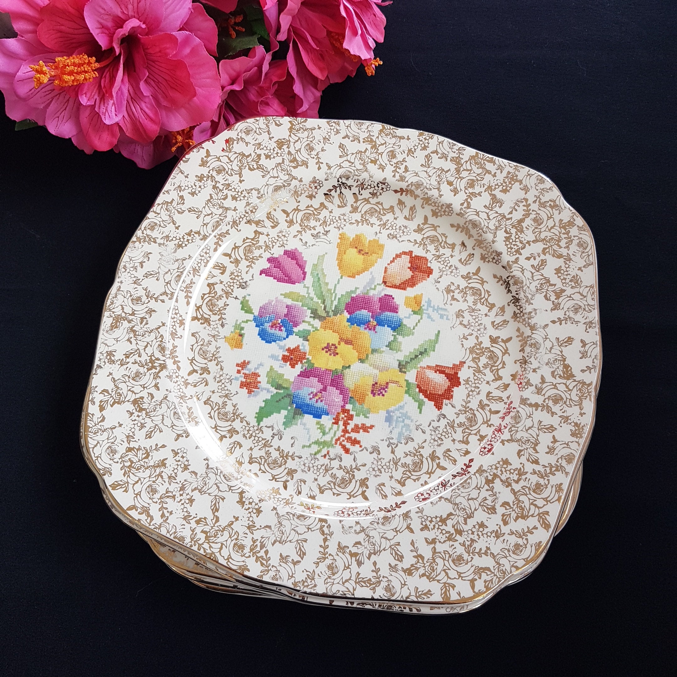 Dinner Plates H K Tunstall OLD ENGLISH SAMPLER Sets Of 2 Square Dinner Plates H K Tunstall OLD ENGLISH SAMPLER Sets Of 2 Square