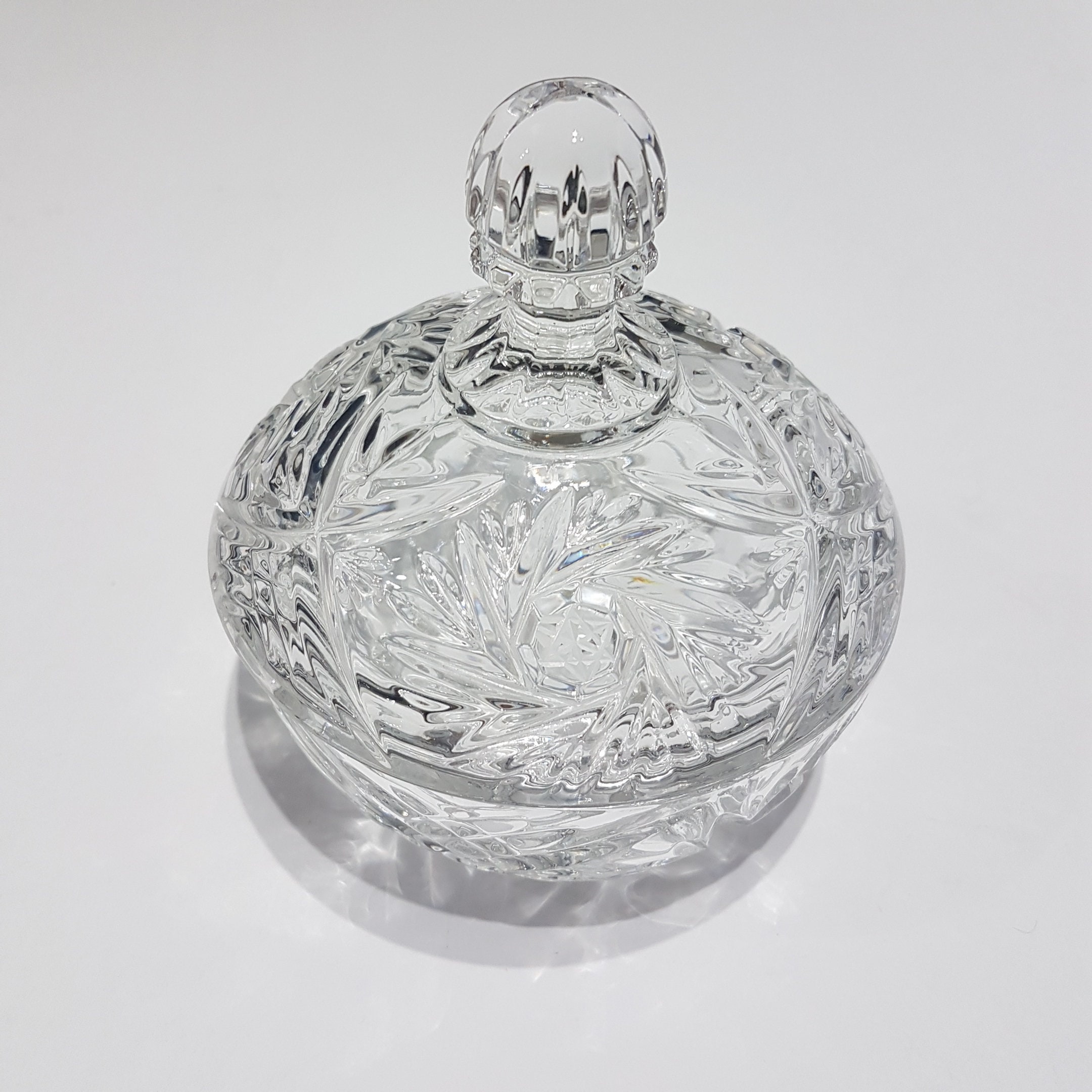 Vintage Pinwheel Hand Engraved Star Crystal Lidded Candy Dish Bowl With ... Vintage Pinwheel Hand Engraved Star Crystal Lidded Candy Dish Bowl With ...