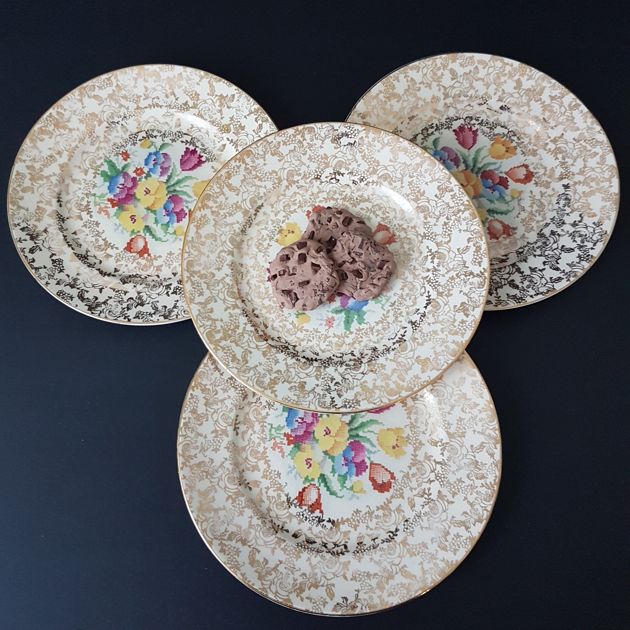 Salad Plates, H K Tunstall, OLD ENGLISH SAMPLER, Set of 4, (8 in ...