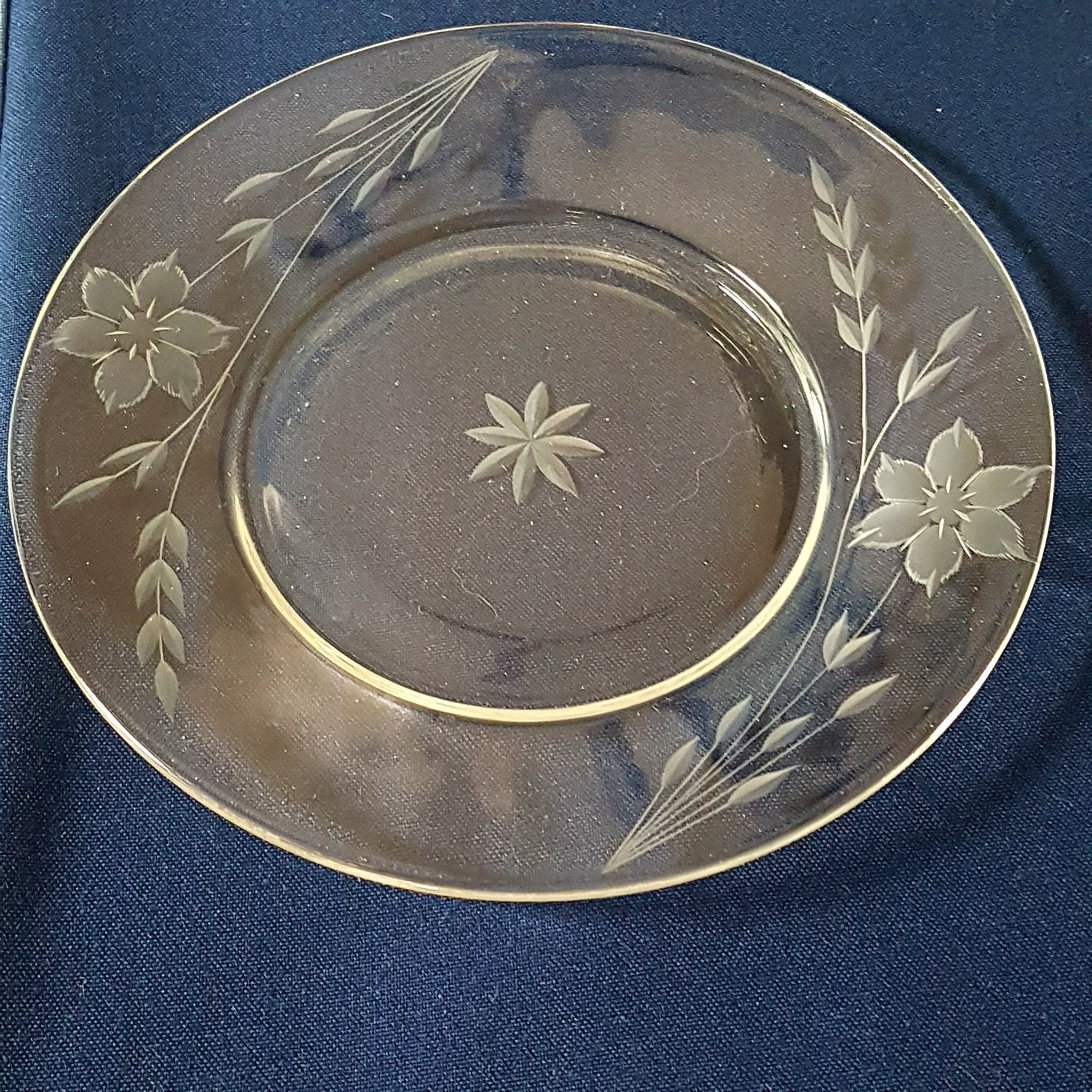 Set of 4 Clear Glass Side Plates, Etched Flowers, Leaves, Star, Dessert ... Set of 4 Clear Glass Side Plates, Etched Flowers, Leaves, Star, Dessert ...