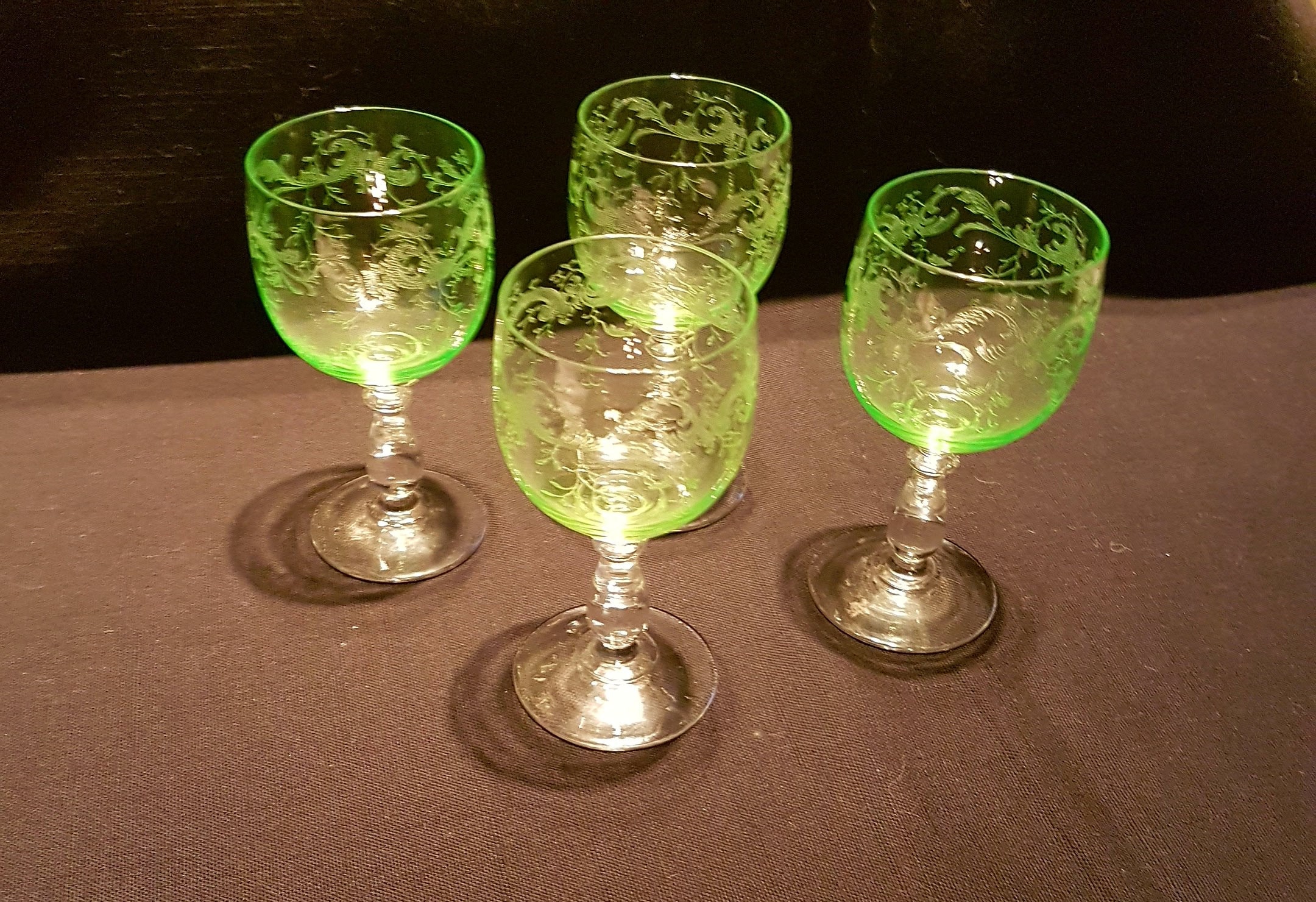 Set Of 4 Green Etched Wine Glasses Vintage Stemware Vintage Wine Glass 1930s