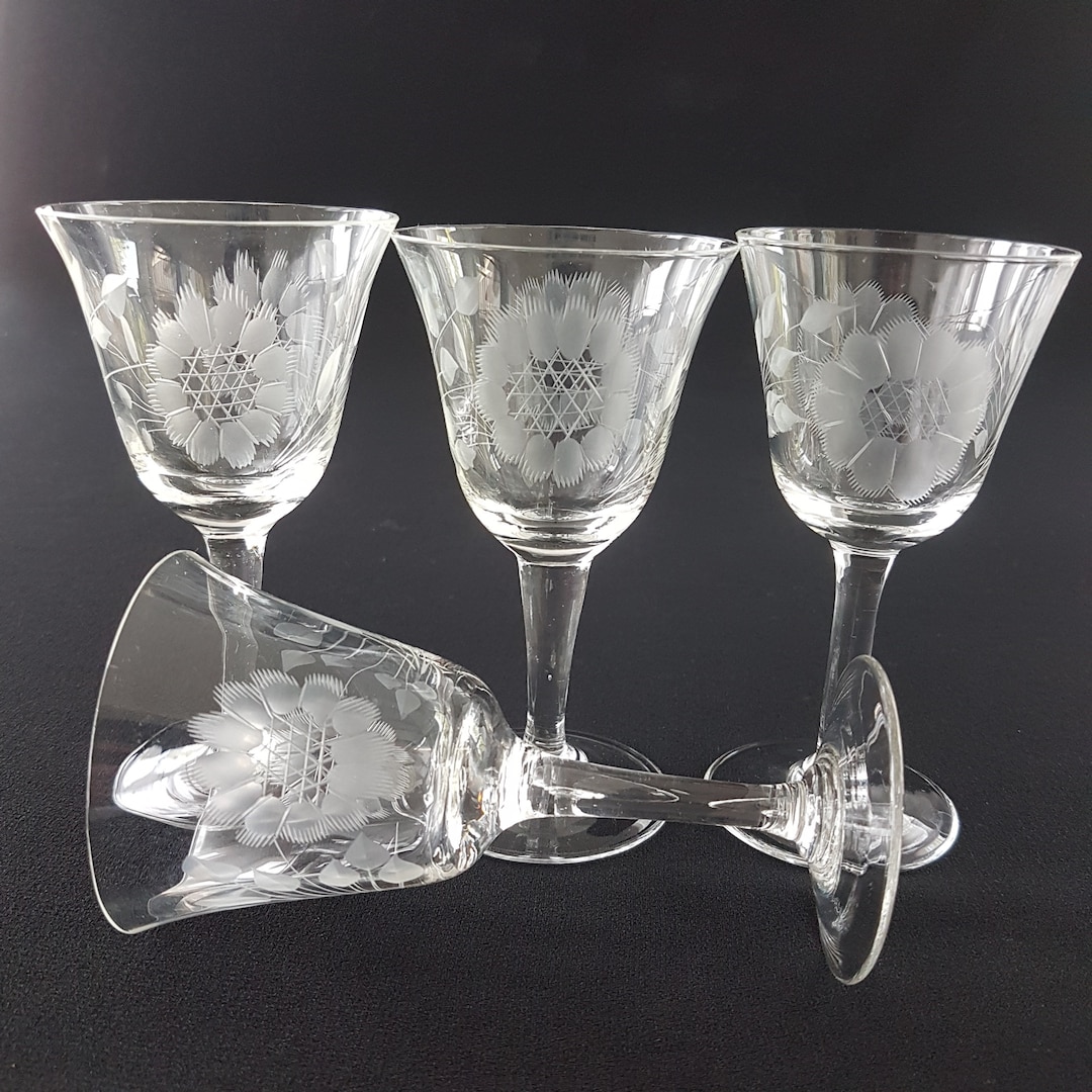 Hughes Cornflower Crystal Liqueur Glasses, 3oz Optic, Etched 12 Petal ...