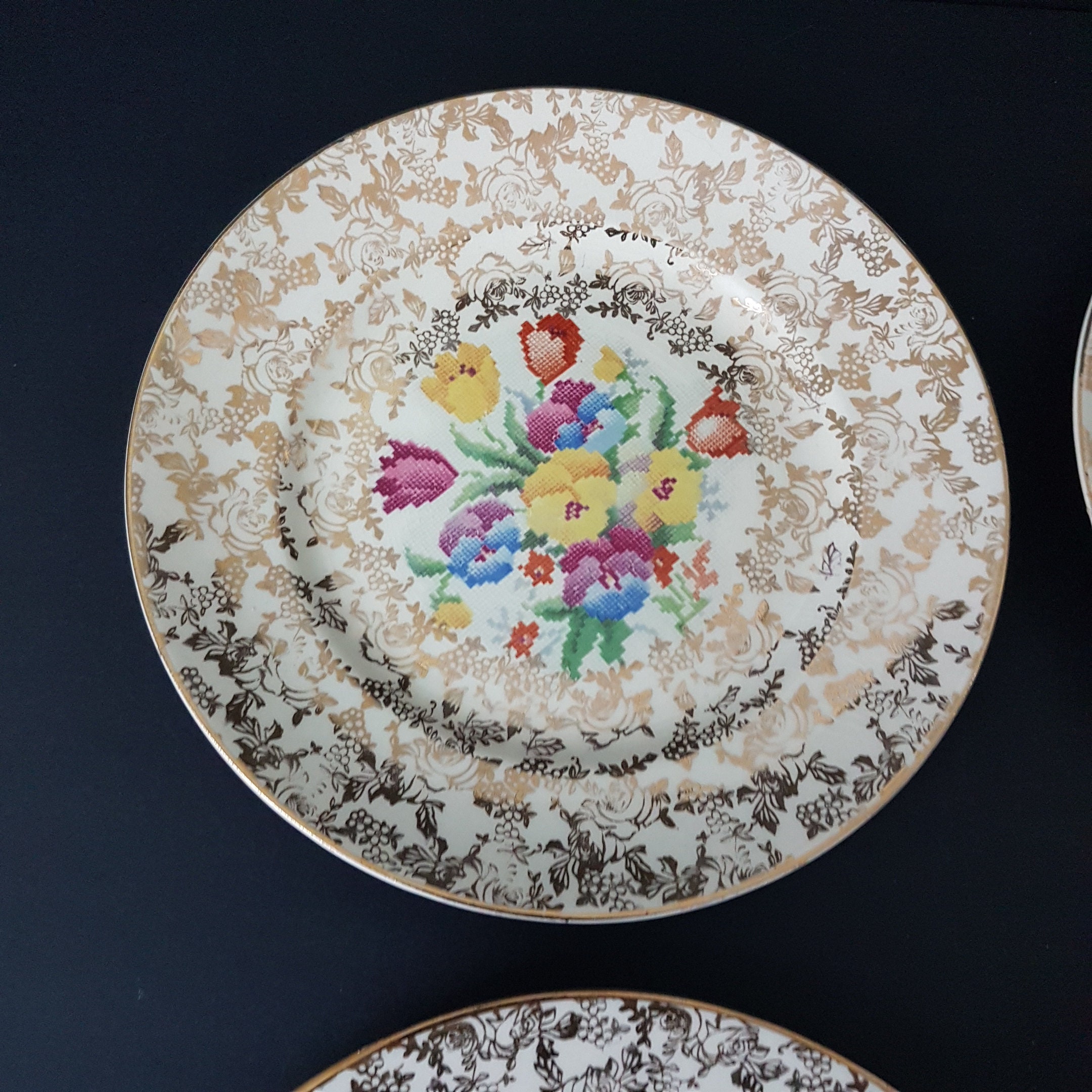 Salad Plates, H K Tunstall, OLD ENGLISH SAMPLER, Set of 4, (8 in ...