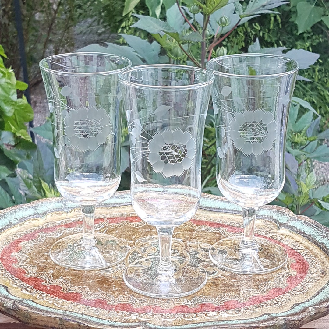 Hughes Cornflower Crystal Parfait Cocktail Glasses, Etched 12 Petal ...