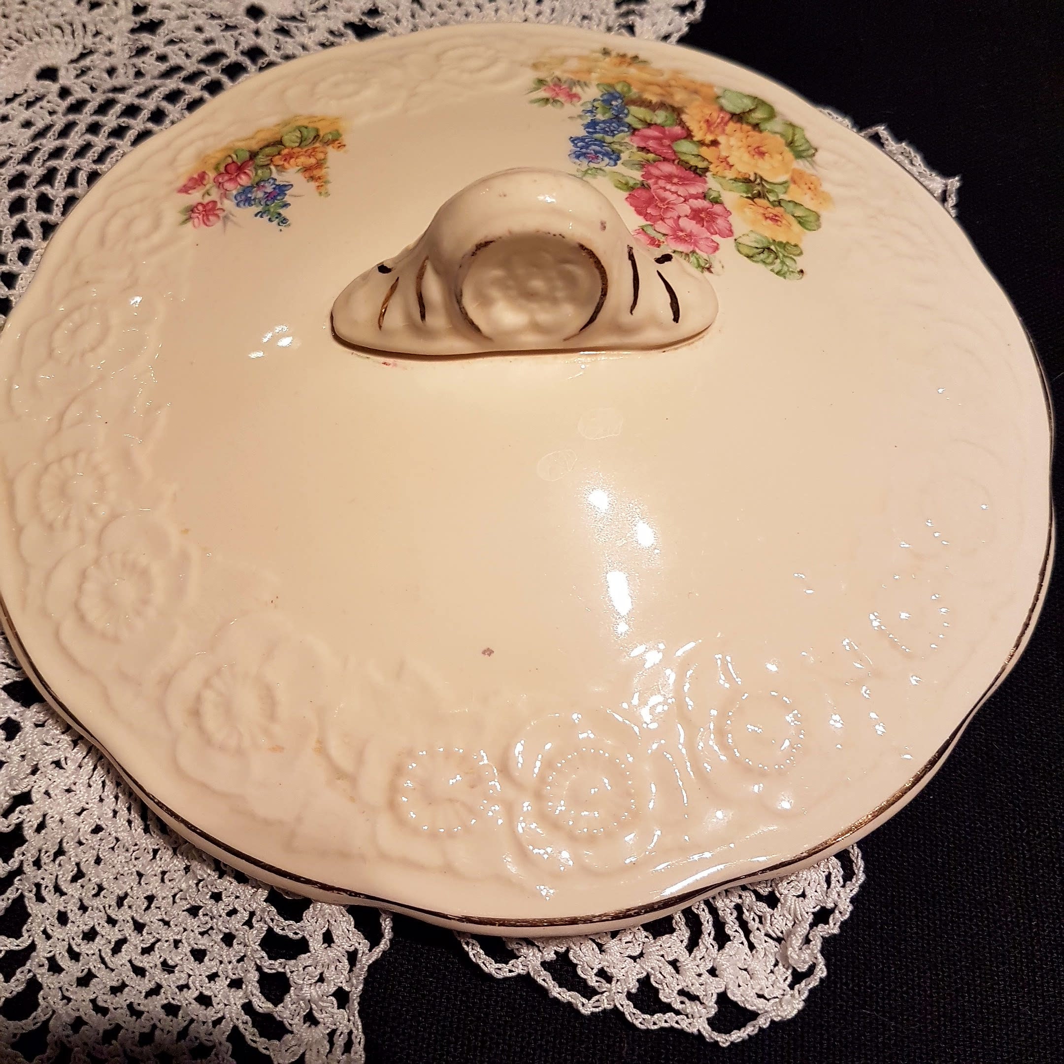 Sovereign Potters Canada HOLLY HOCK Covered Vegetable, Lidded Serving ...