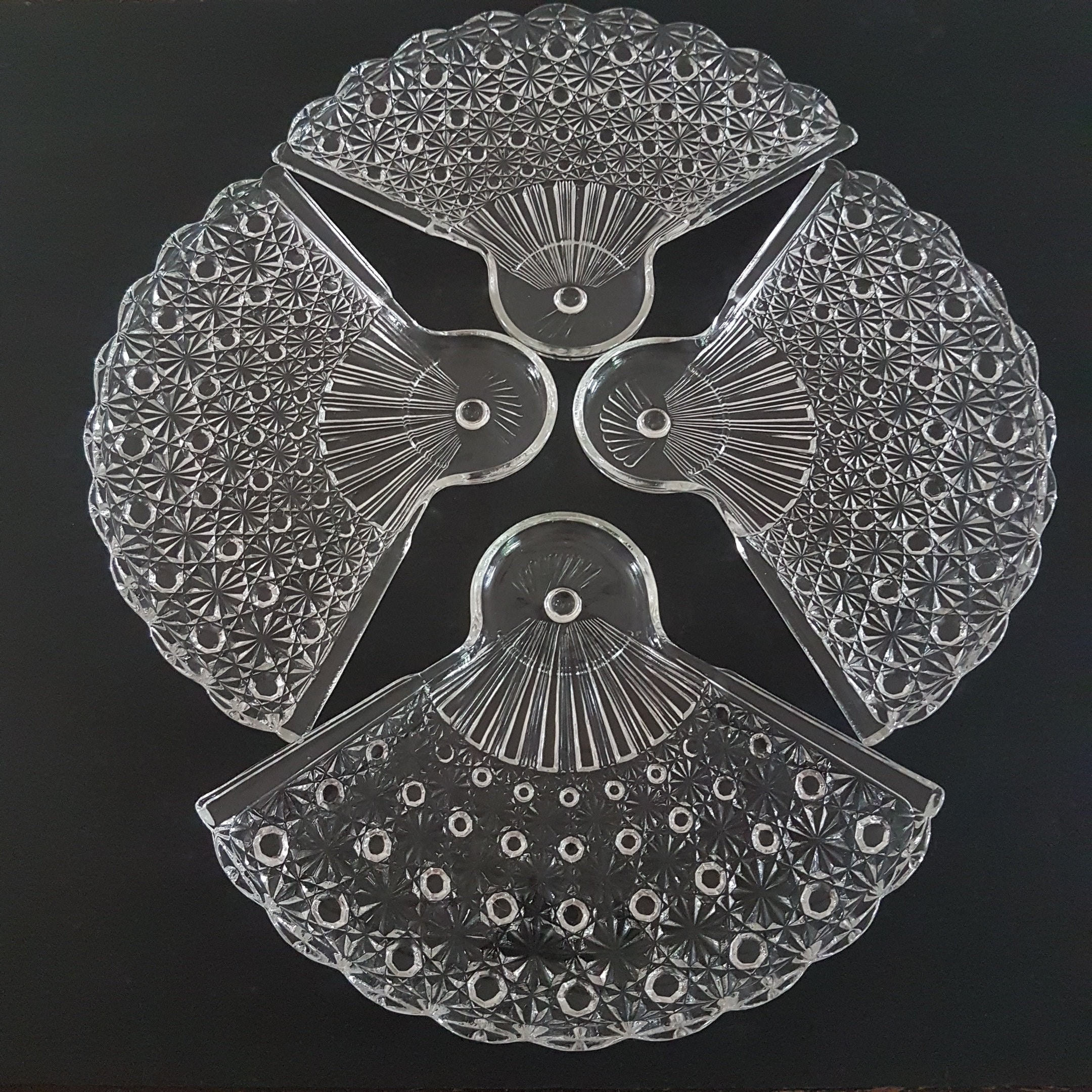 Hand Fan Plate Set of 4, Anchor Hocking Daisy & Buttons, Fan Shaped ...