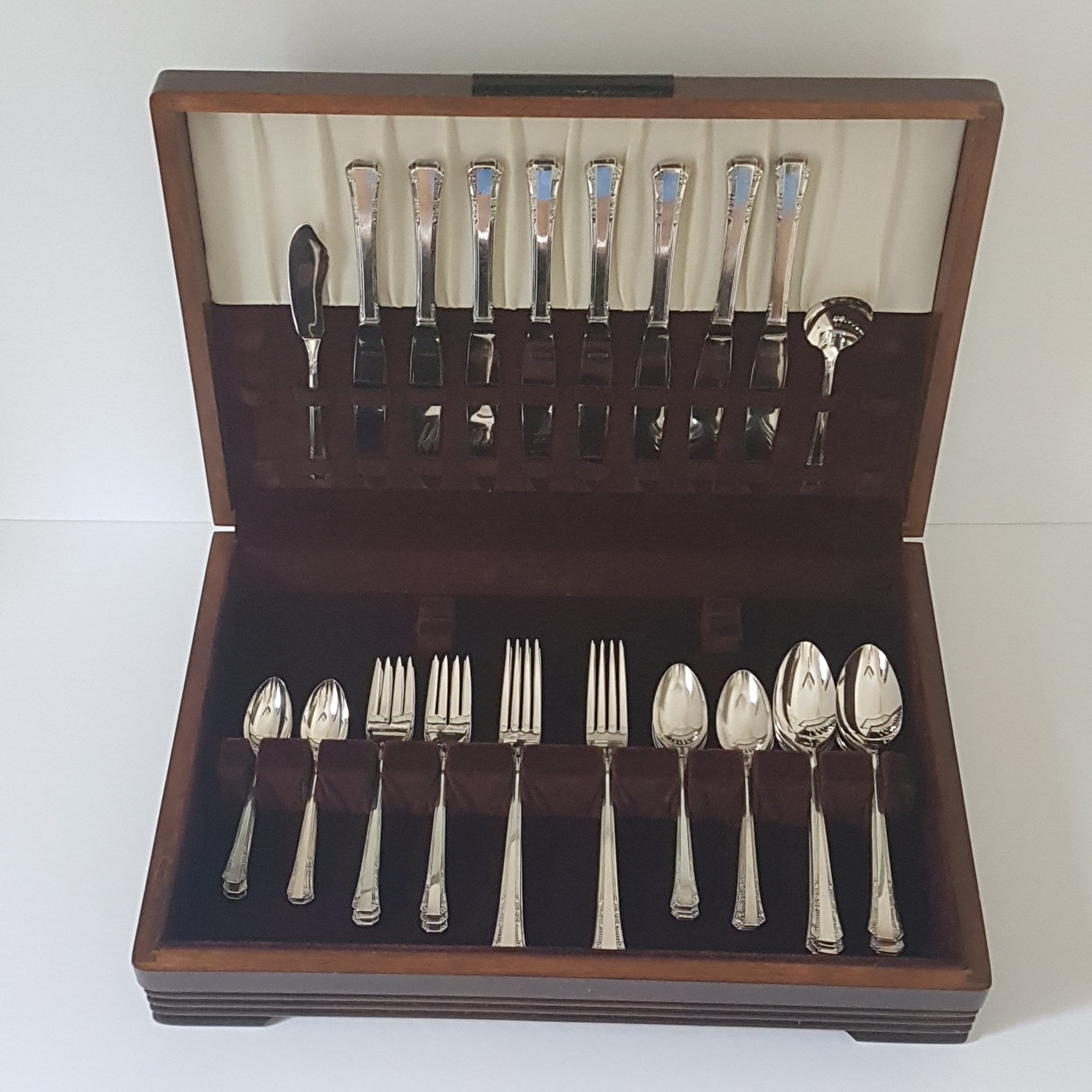 1881 Rogers Oneida 1939 Del Mar Pattern, Service for 8, Wooden Storage ...