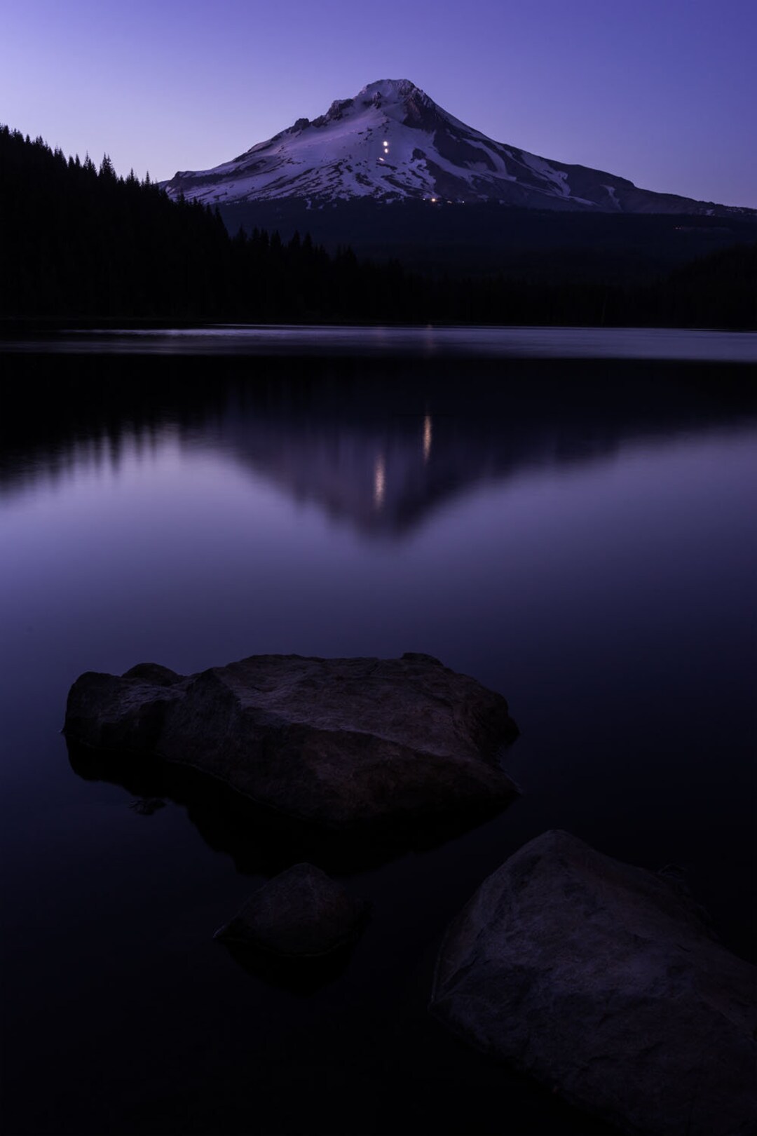 Trillium Lake Reflection of Mount Hood at Night -purple Sky -landscape ...